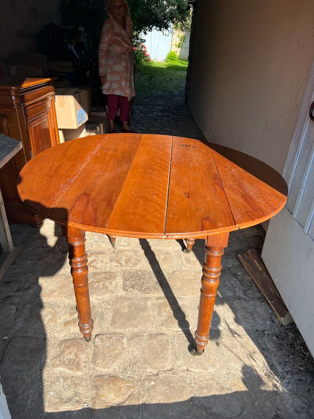 Achetez table ronde noyer occasion, annonce vente à Villiers-sous-Grez ...