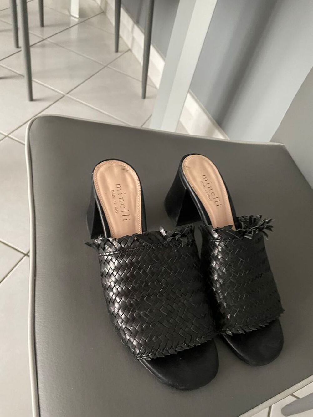 Achetez mules cuir noir occasion, annonce vente à Paris (75) WB172200010