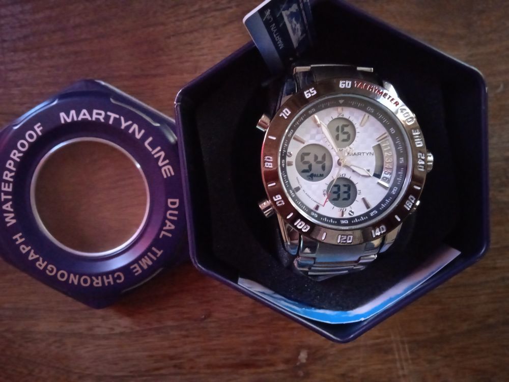 Achetez montre martyn line neuf - revente cadeau, annonce vente à ...