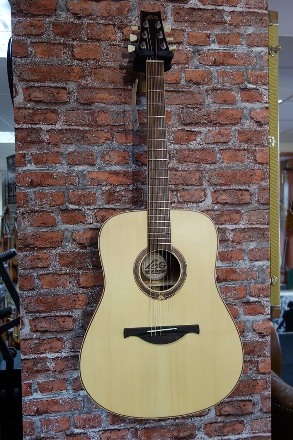 Achetez lag guitare summer quasi neuf, annonce vente à Sarreguemines ...