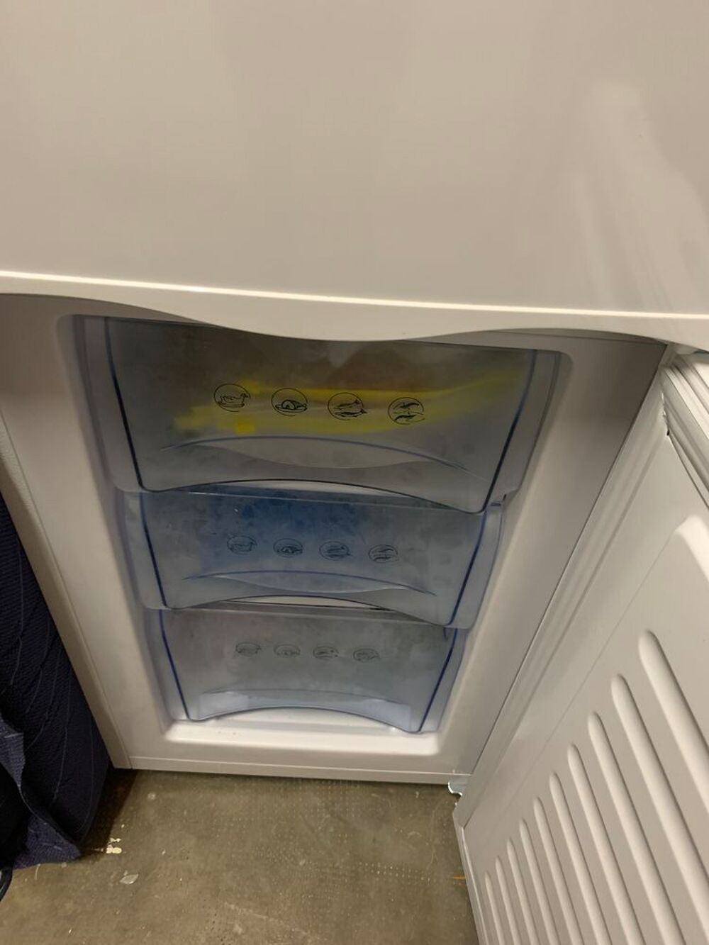 Achetez frigo et congel aya quasi neuf, annonce vente à Clermont-l ...